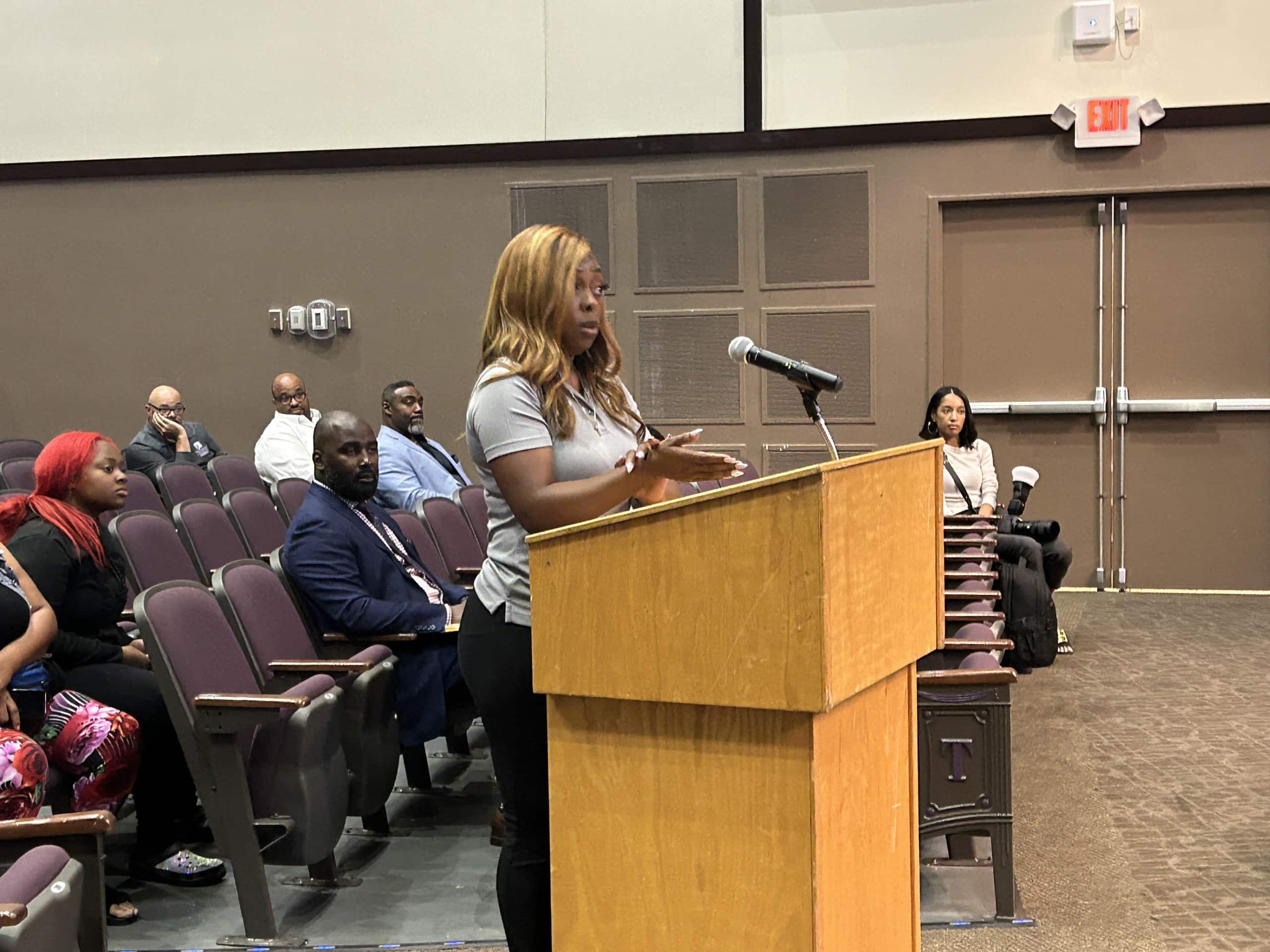 Thornton Township Schools District 205 board takes heat from township ...